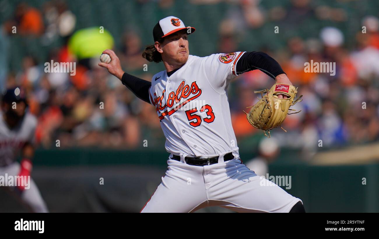 Baltimore Orioles relief pitcher Mike Baumann throws a pitch during the ...