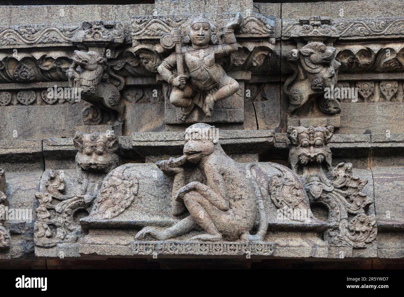 Ancient Carved sculptures on the Bugga Rmalingeswara Temple, Tadipatri ...