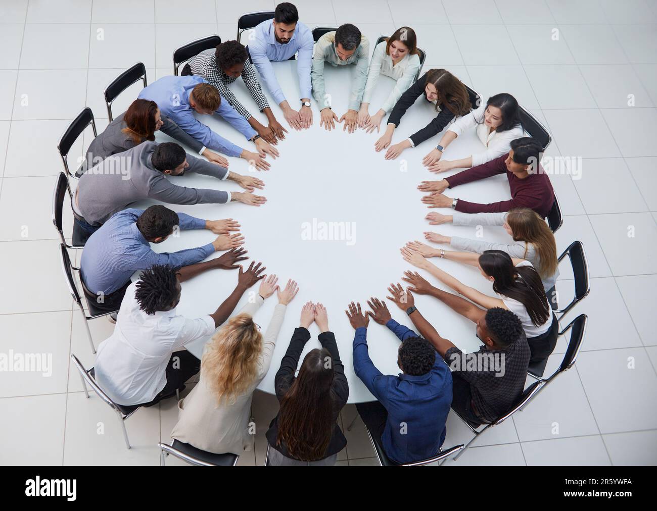 Group people sitting round table hi-res stock photography and images ...