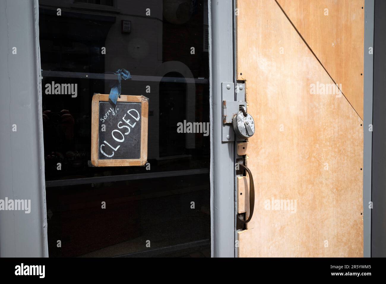 Sorry closed sign Stock Photo - Alamy