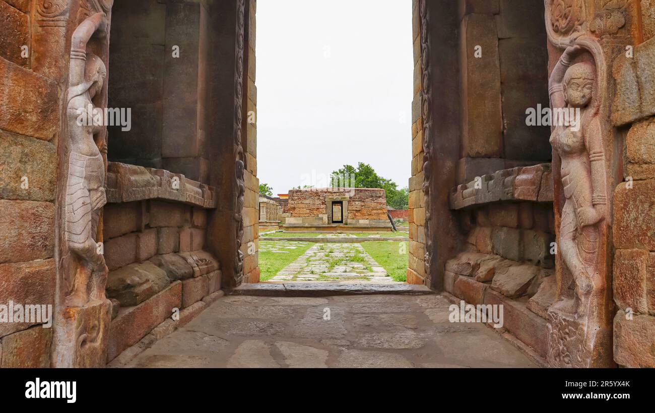 Sculpture on the Main Entrance of Ranganayakula Temple, Udayagiri ...