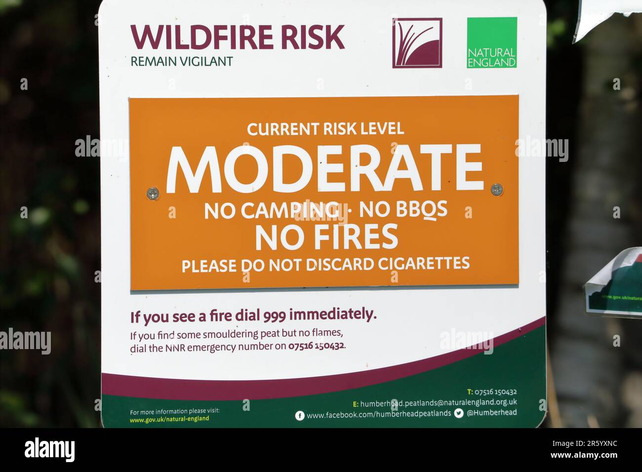 Wild Fire risk sign showing moderate Stock Photo - Alamy