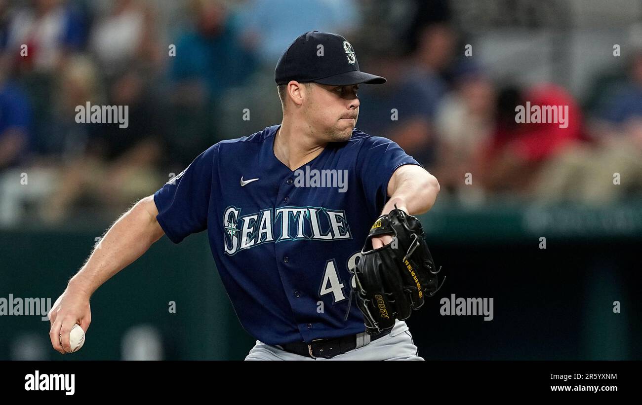 Seattle Mariners relief pitcher Justin Topa throws to the Texas Rangers ...