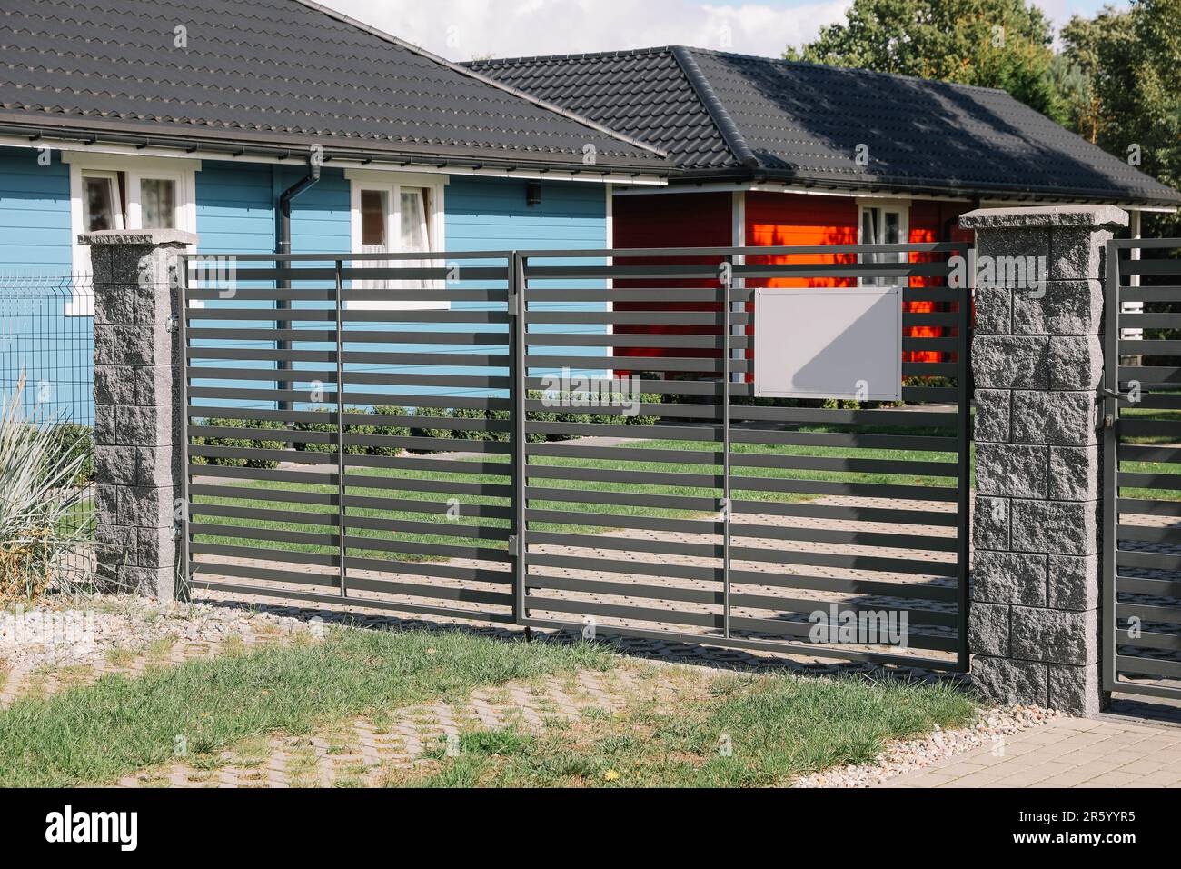 Security metal gates near hi-res stock photography and images - Alamy
