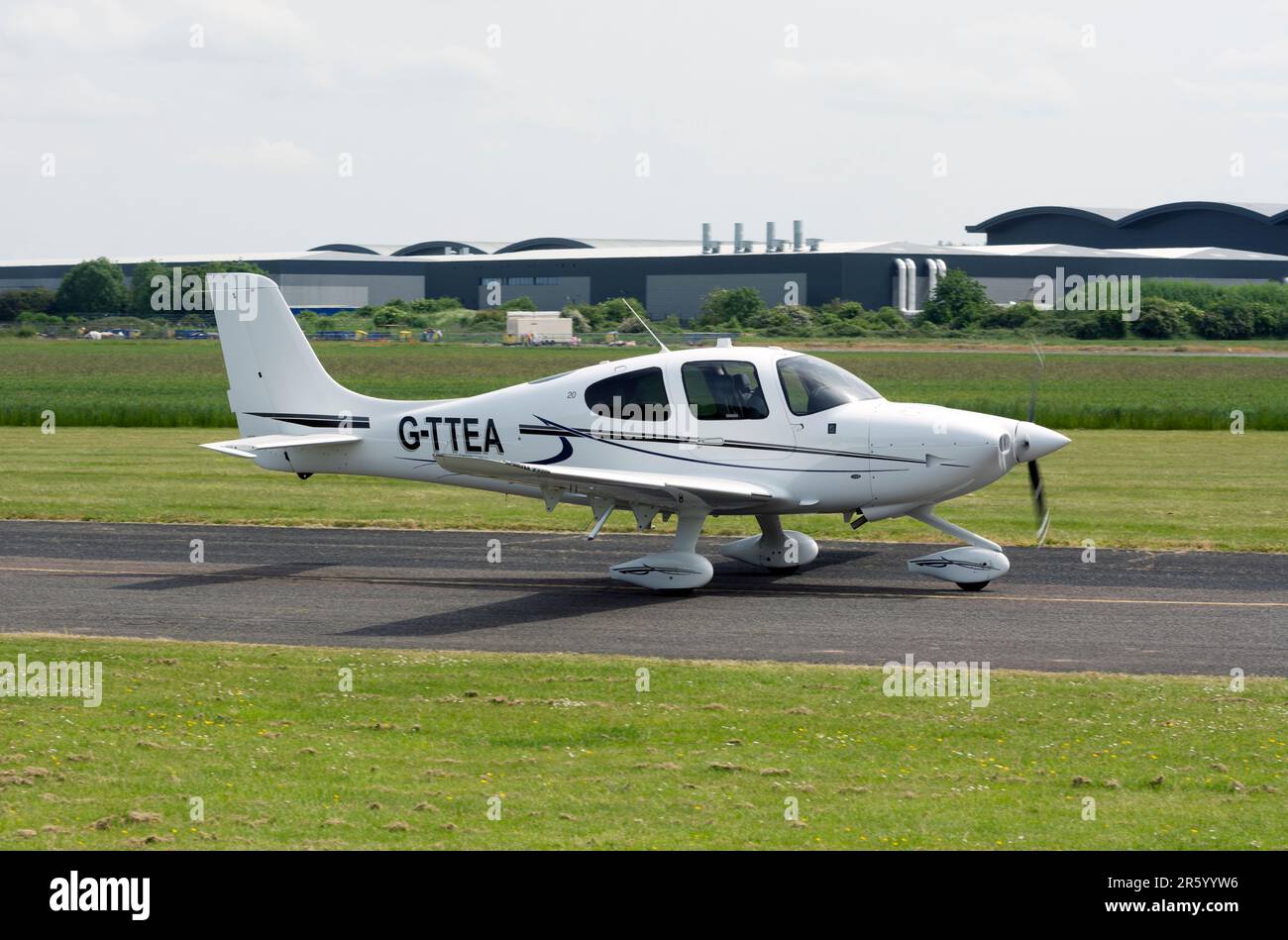 Cirrus SR20 at Wellesbourne Airfield, Warwickshire, UK (G-TTEA Stock ...