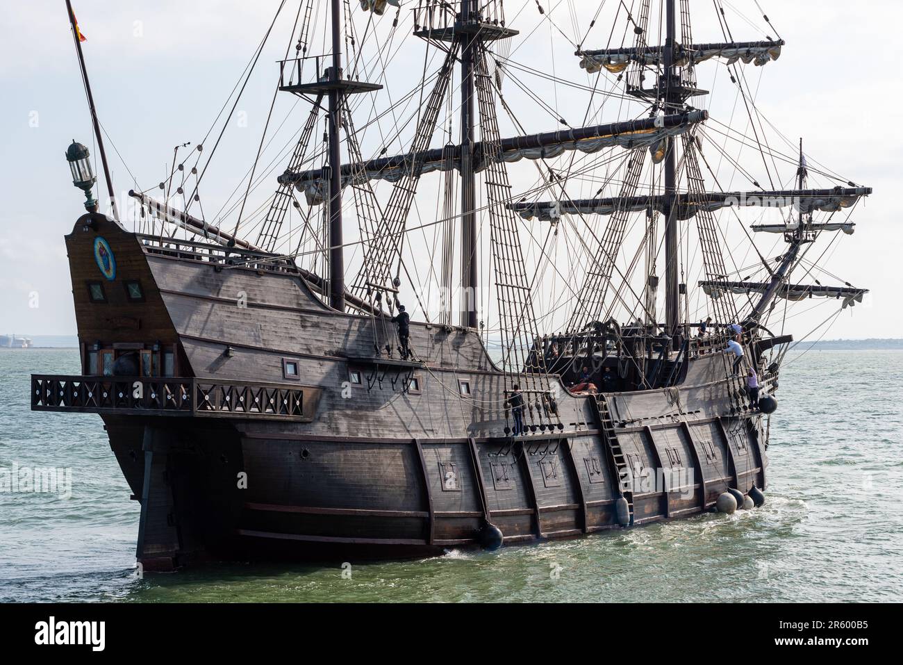 Replica 17th century Spanish galleon leaving Southend Pier, Southend on ...