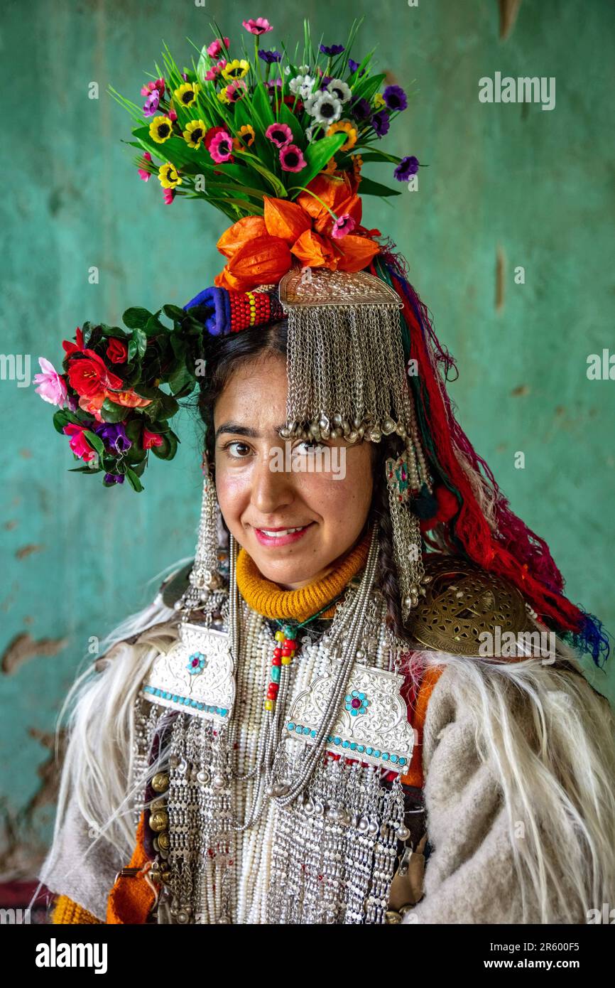 STUNNING images of Brokpa Tribe have been captured in their floral best ...