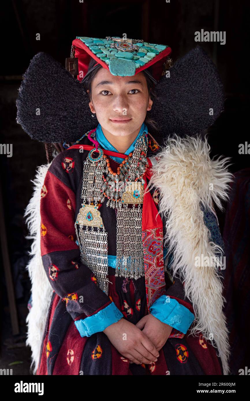 STUNNING images of Brokpa Tribe have been captured in their floral best ...