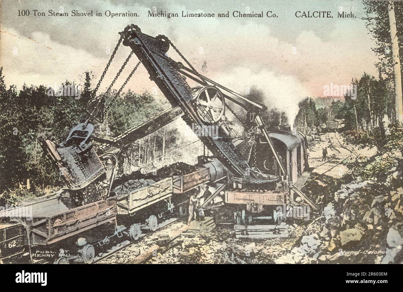 100-ton steam shovel mounted on railroad tracks, cc. 1919 Stock Photo ...