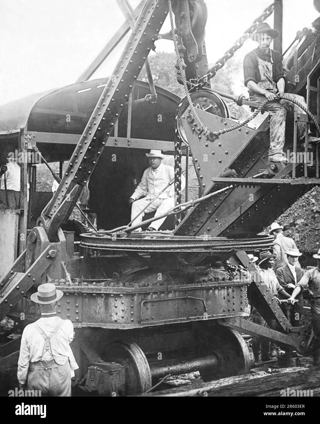 Old steam shovel Black and White Stock Photos & Images - Alamy