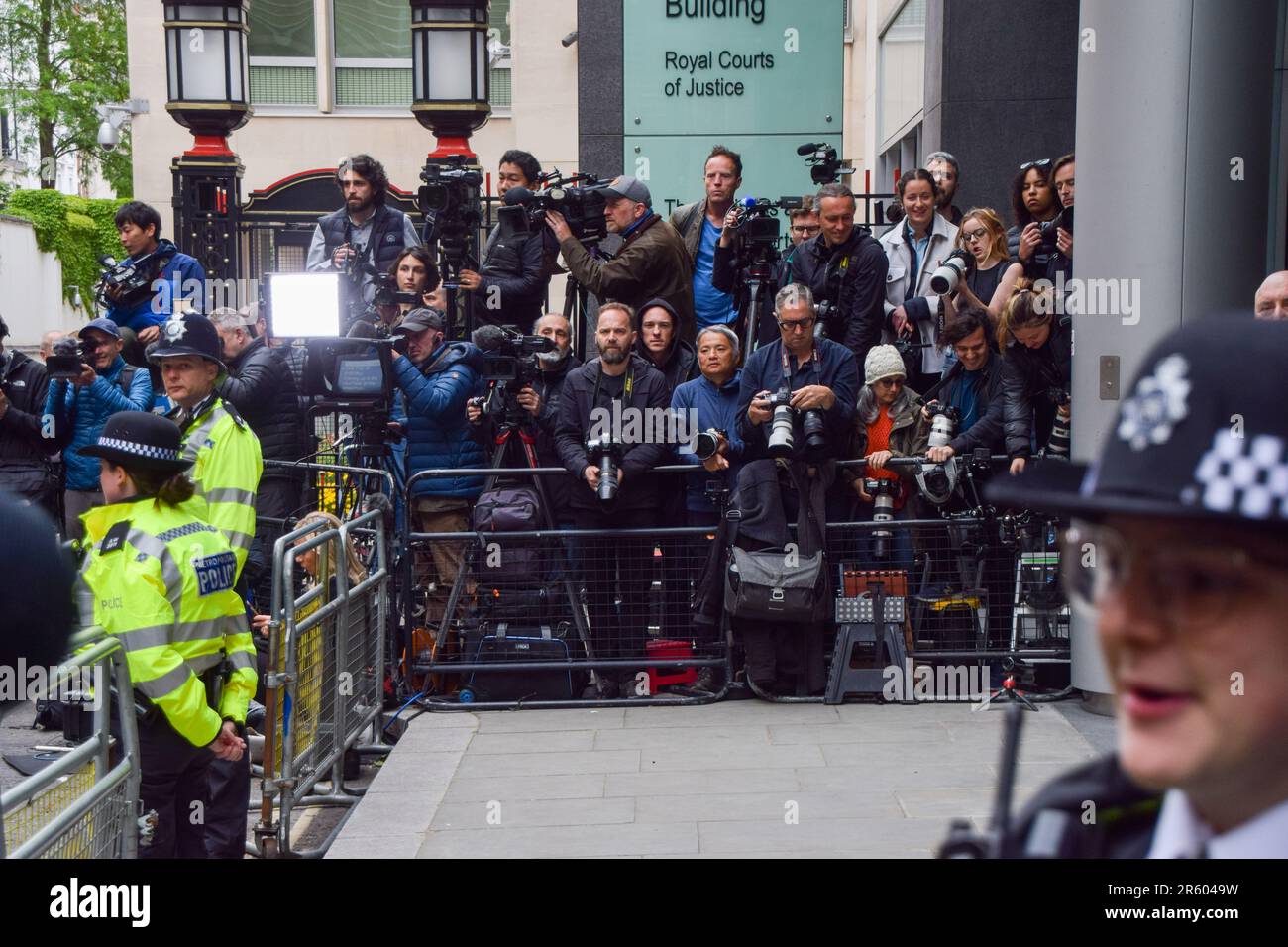 London, UK. 6th June 2023. Members of the press wait outside the High ...