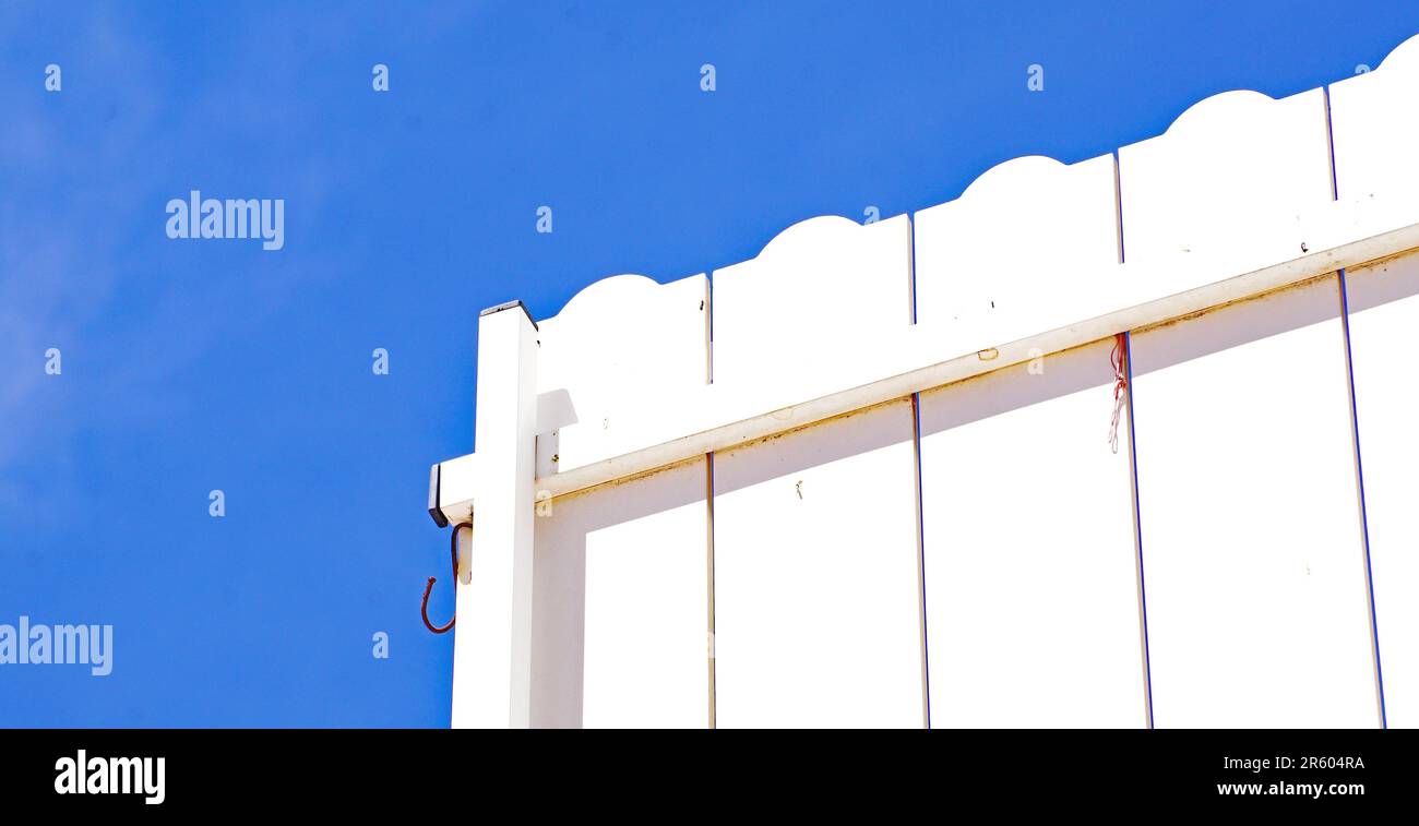 Separation fence hi-res stock photography and images - Alamy