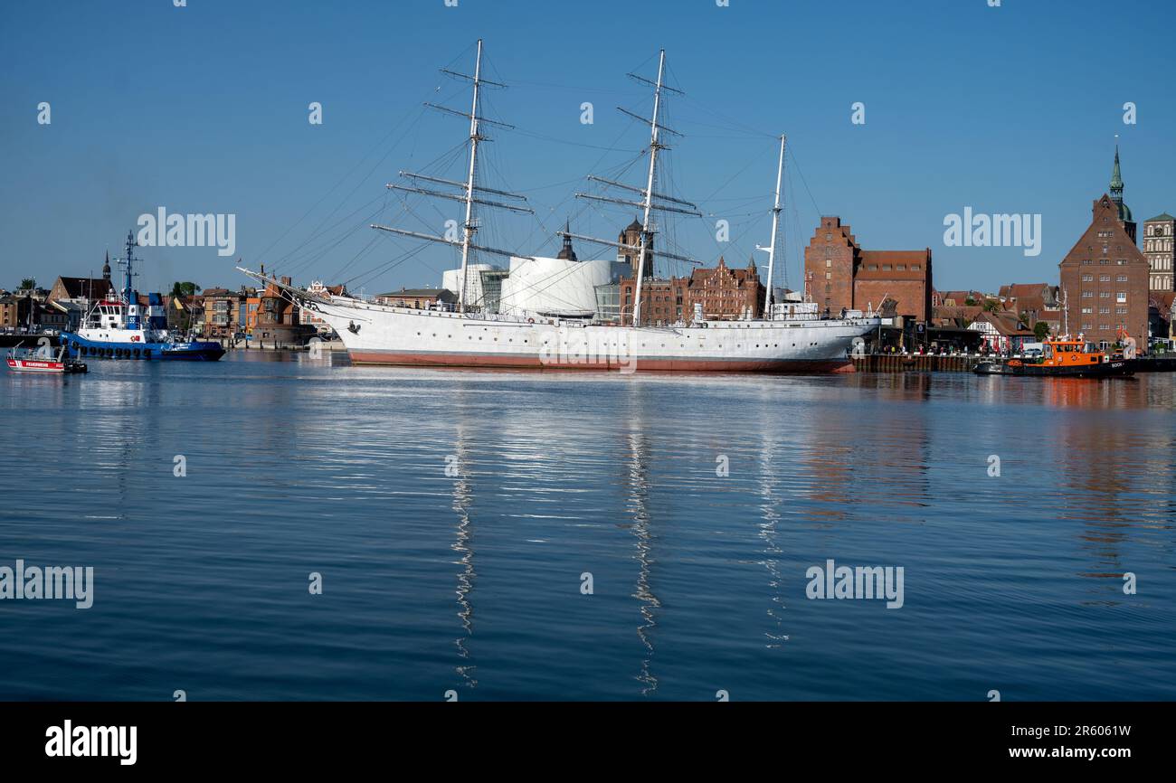 06 June 2023, Mecklenburg-Western Pomerania, Stralsund: The sailing ...