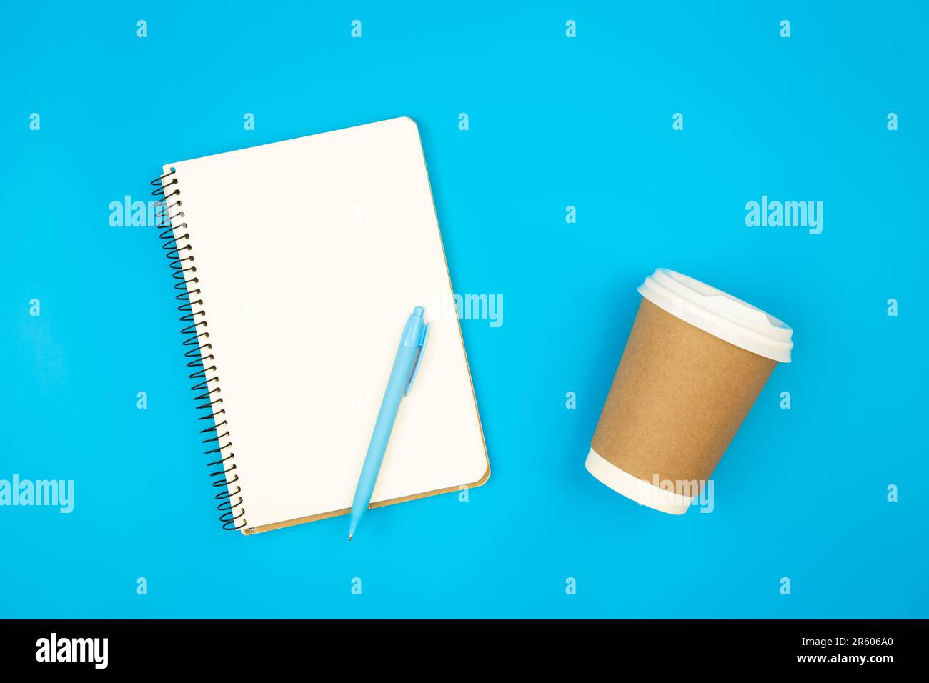 Disposable paper cup and blank notepad, top view Stock Photo - Alamy