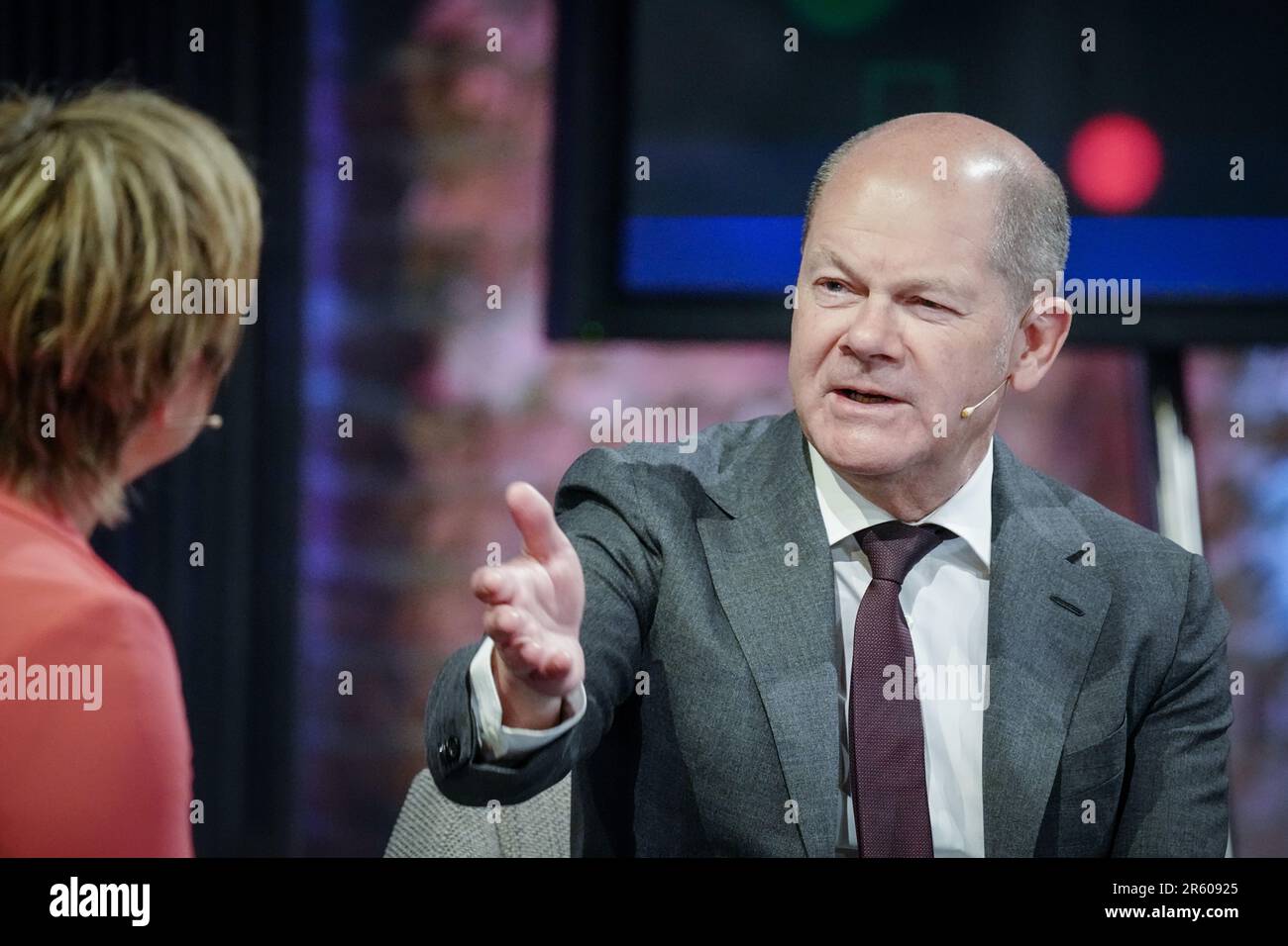 Journalist ellen ehni hi-res stock photography and images - Alamy