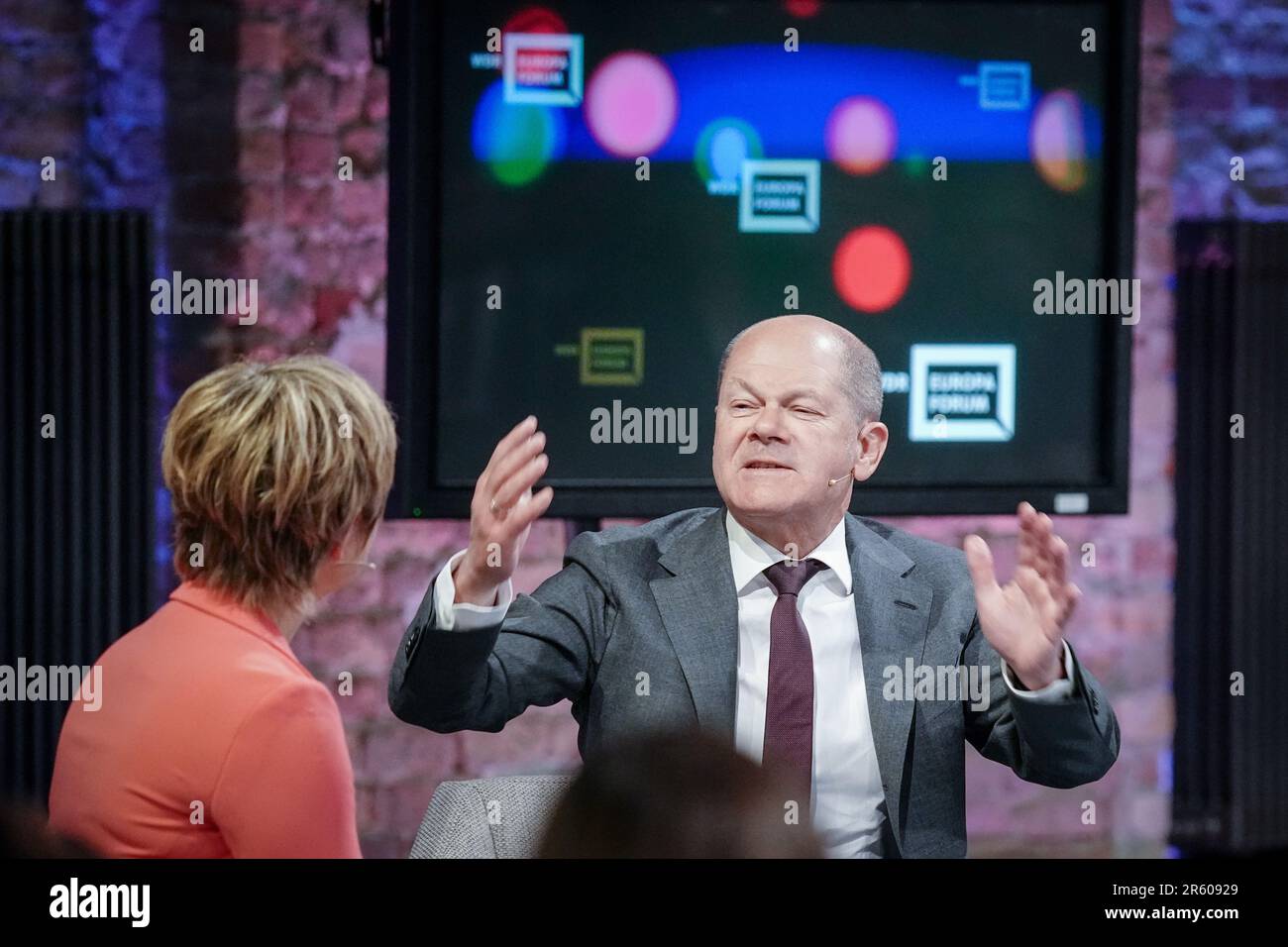 Journalist ellen ehni hi-res stock photography and images - Alamy