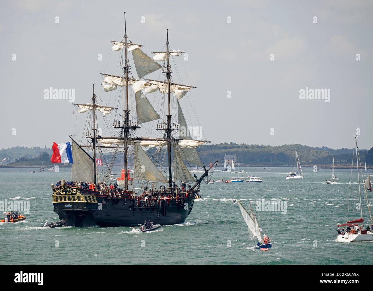 Étoile du Roy: three-masted square-rigged ship, in front of Port-Navalo ...