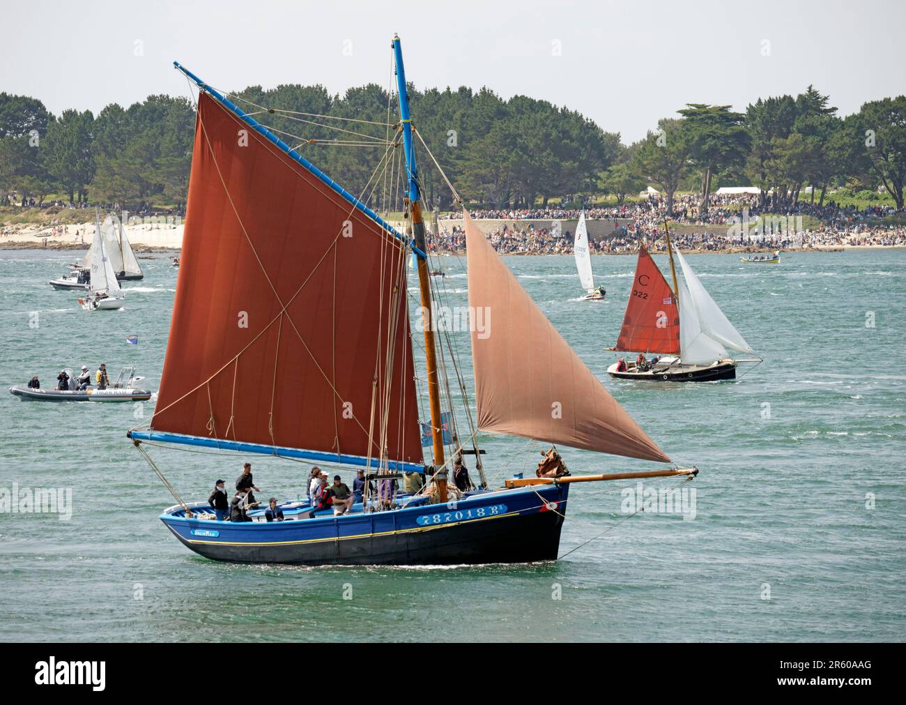 Dalh mad : a boundary-setting sloop, in front of Port-Navalo, during ...