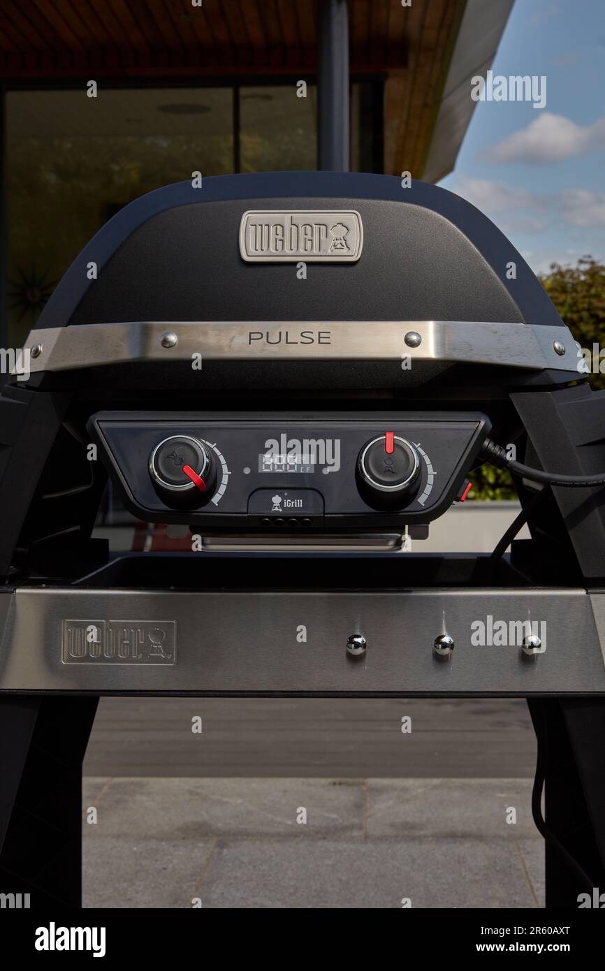 240v barbecue hi-res stock photography and images - Alamy