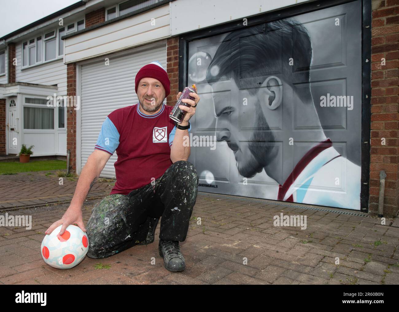 Royston, Hertfordshire, 6th June 2023. West Ham fan and artist Dave ...