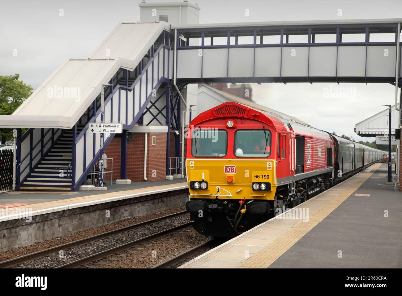 DB Cargo Class 66 diesel loco 66190 "Martin House" hauls an Immingham ...