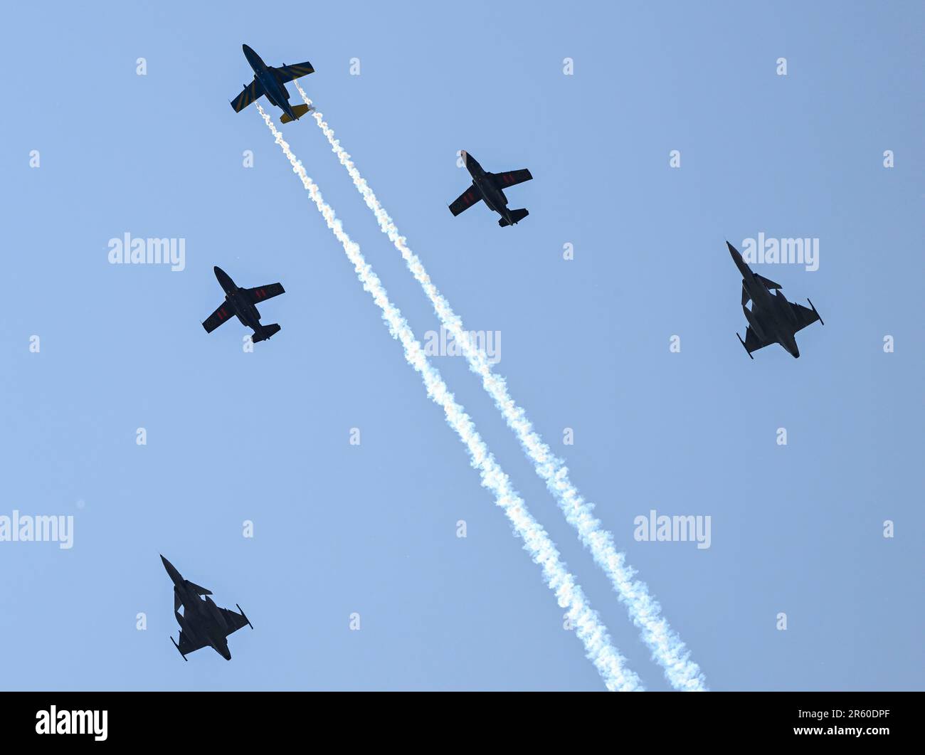 STOCKHOLM 20230606Overflight of JAS 40 Gripen and SK60 at the Royal ...