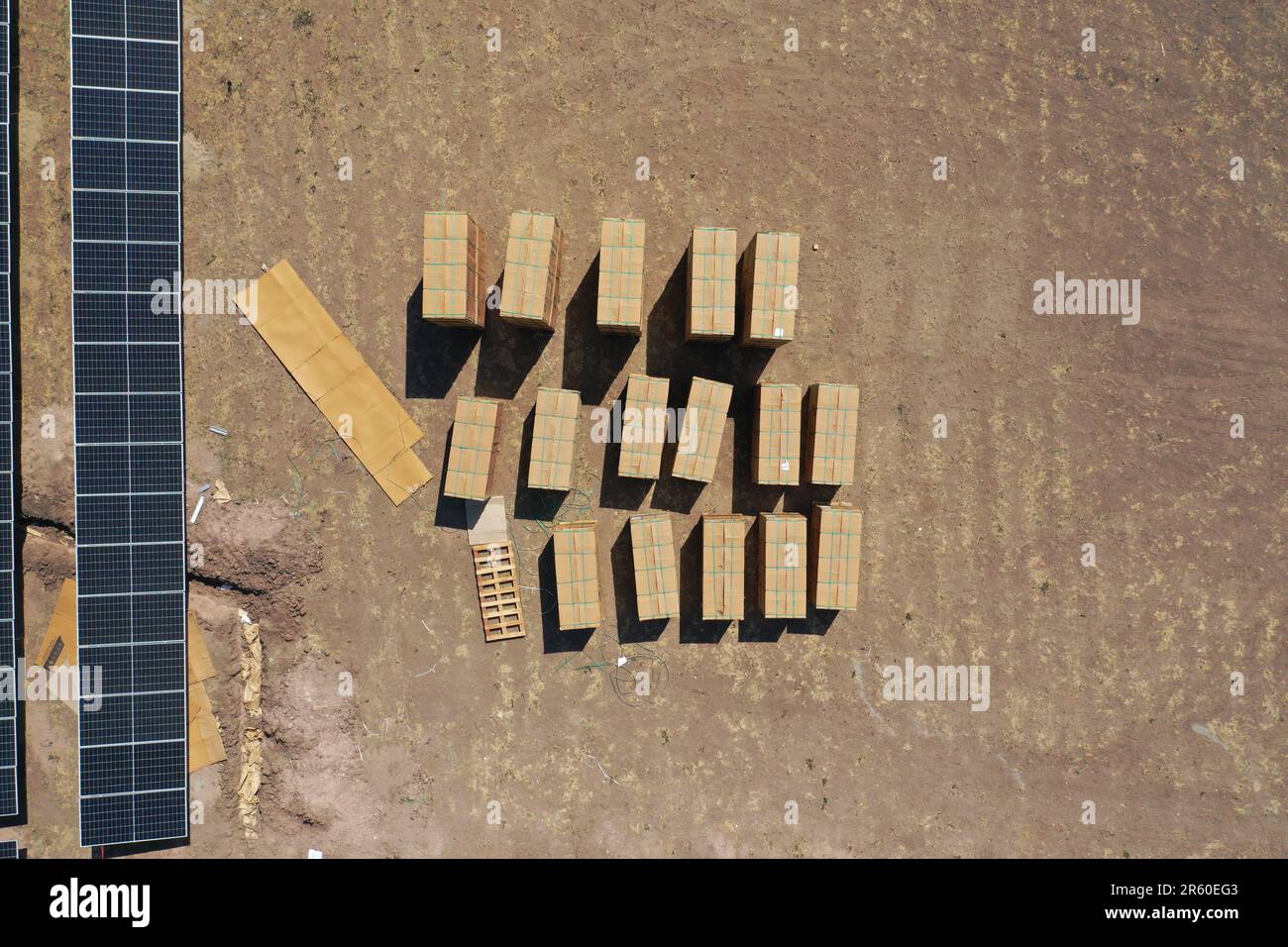 An array of photovoltaic solar panels installed in an outdoor setting ...