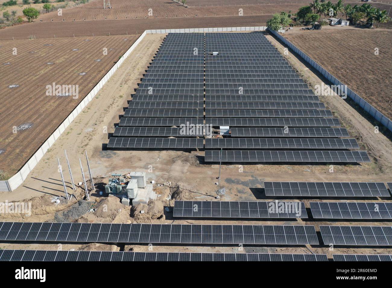 Industrial scale solar panels hi-res stock photography and images - Alamy