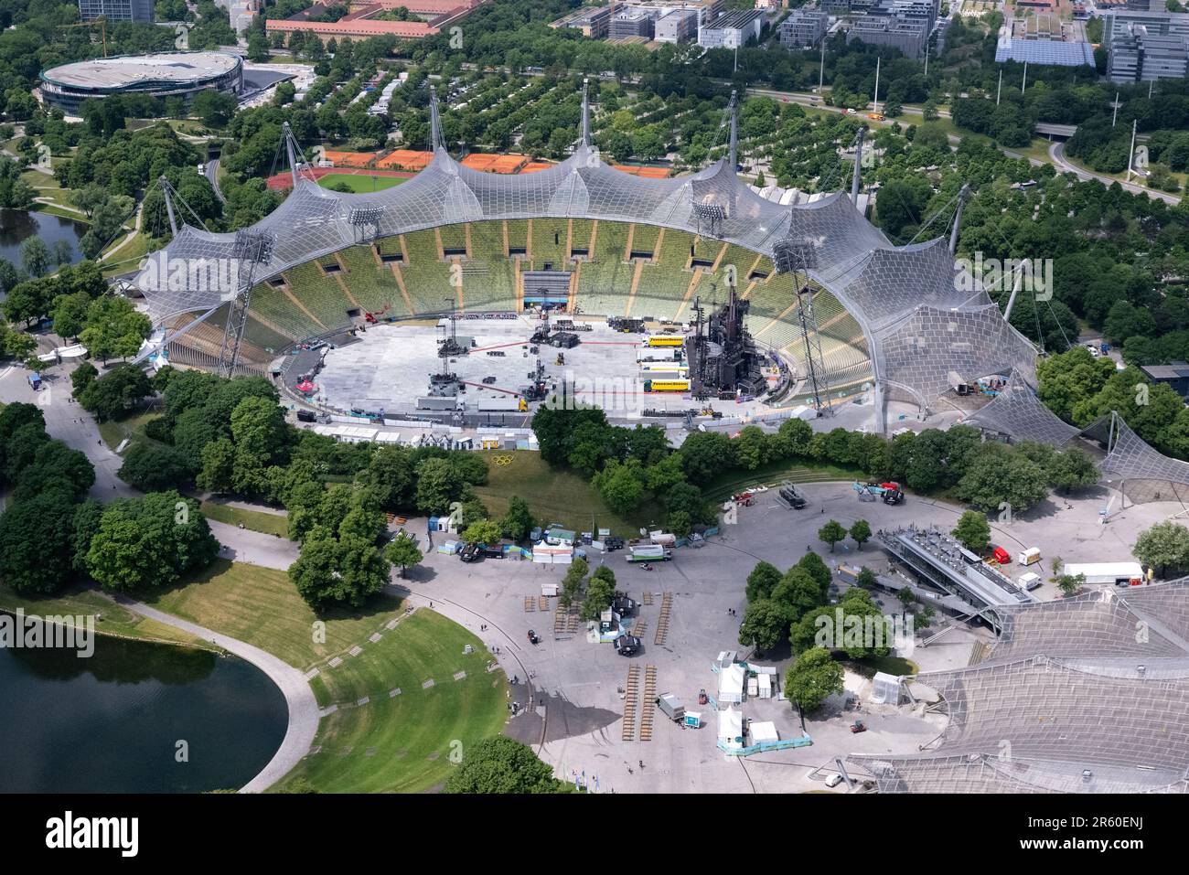 Munich, Germany. 06th June, 2023. Stage technicians build the stage for ...