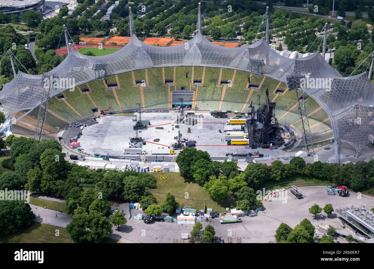 Munich, Germany. 06th June, 2023. Stage technicians build the stage for ...