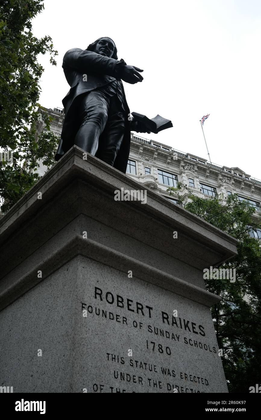 Robert Raikes Memorial Stock Photo - Alamy