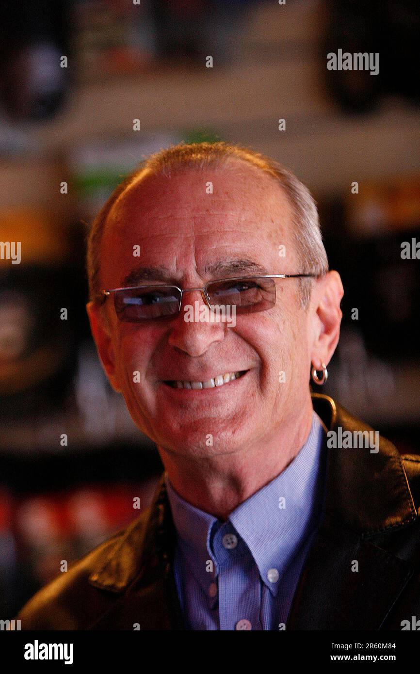 English riots 2012 hi-res stock photography and images - Alamy