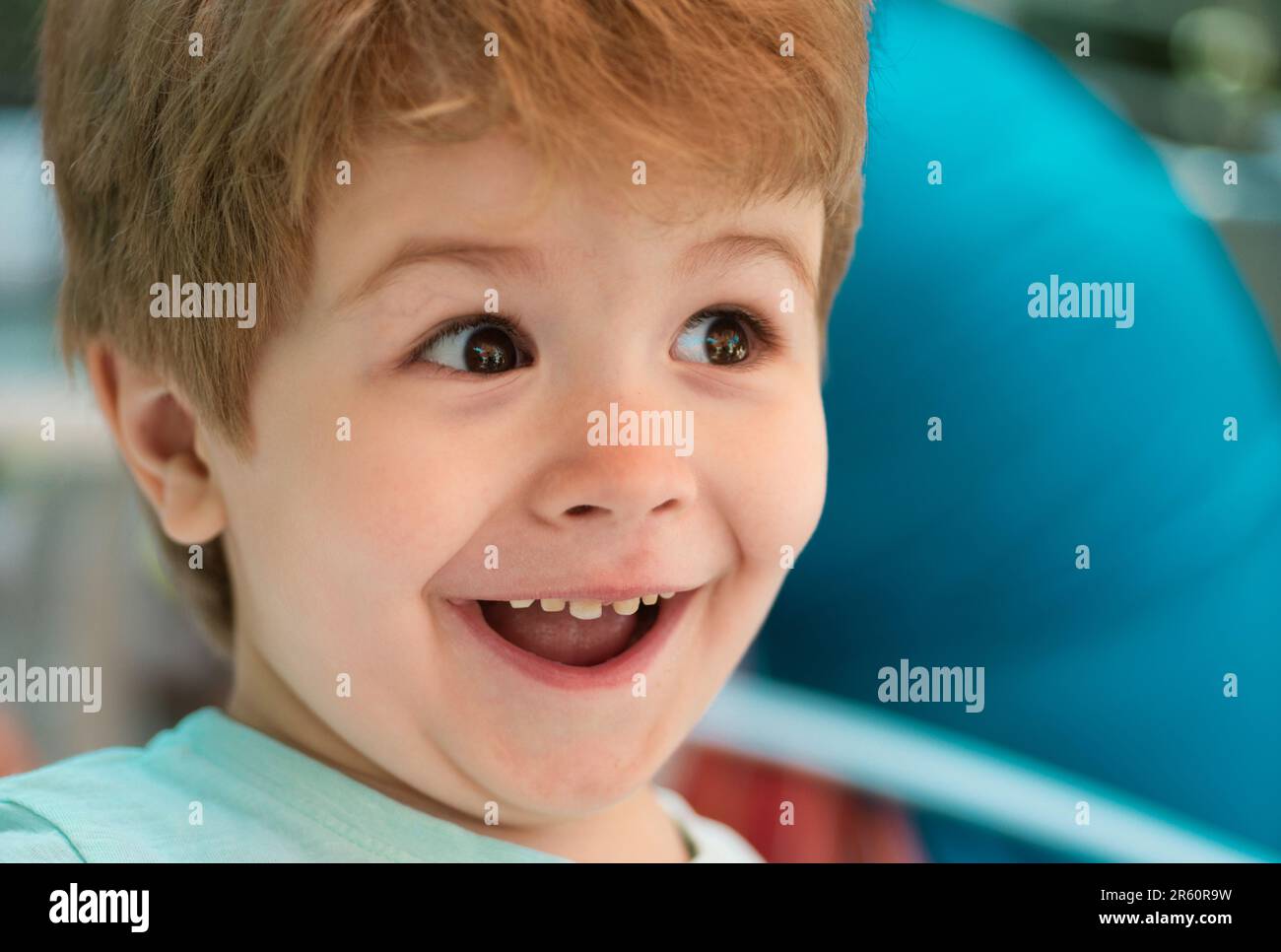 Portrait of a amazed surprised child. Close up expression kids face ...