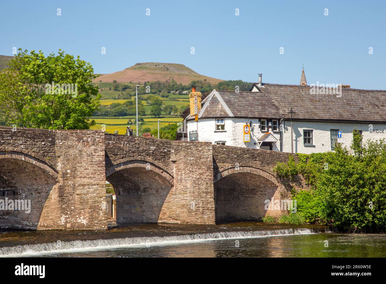 The river Usk flowing under the ancient Crickhowell Bridge in the South ...