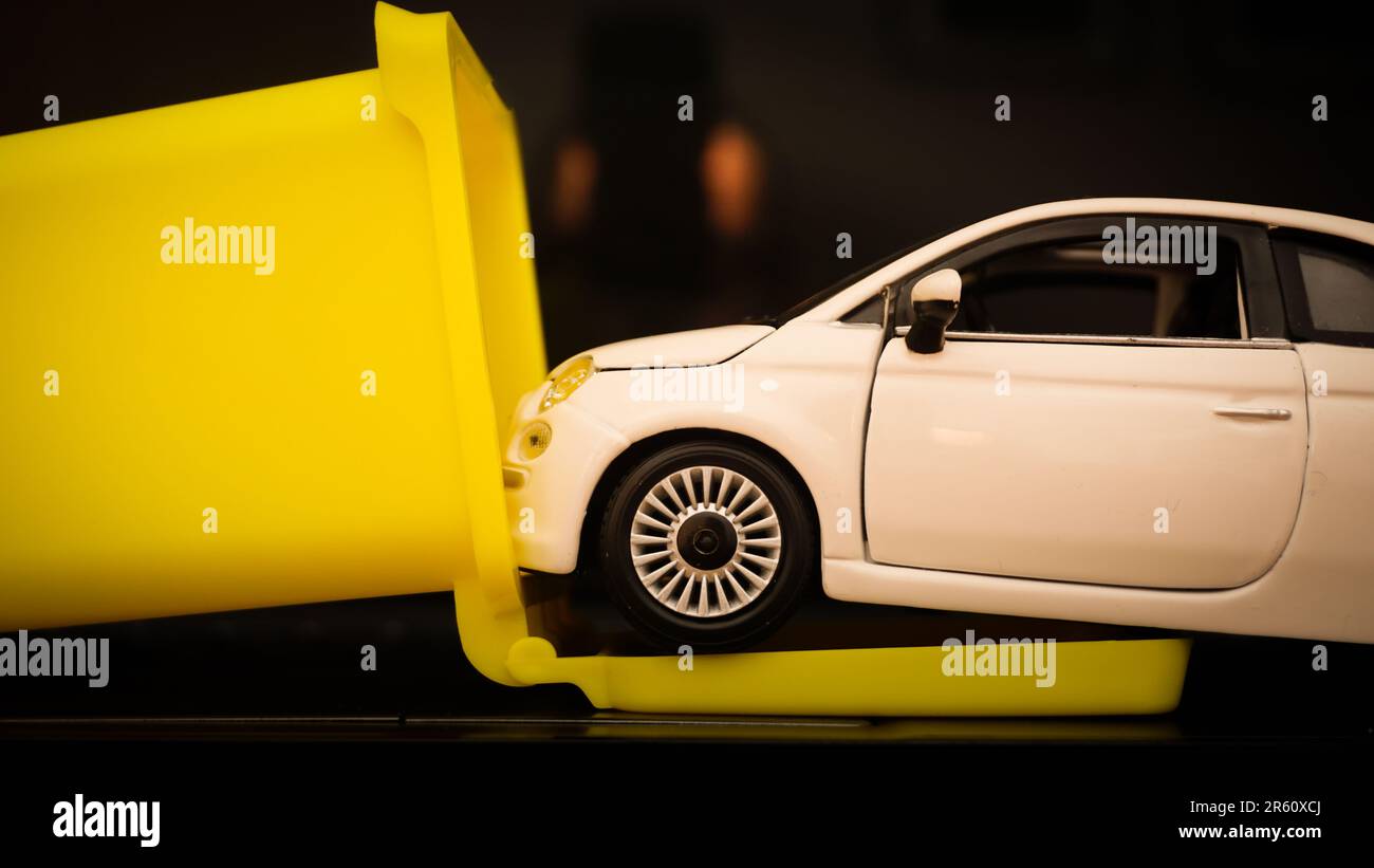 Online Car recycling concept illustration with miniature objects Stock ...