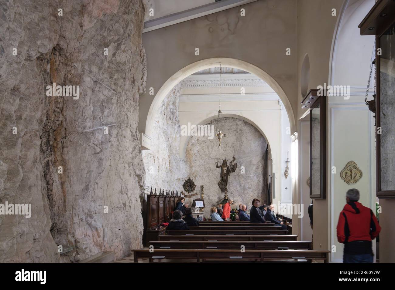 Shrine of Our Lady of the Crown, Spiazzi district, Interior, Caprino ...