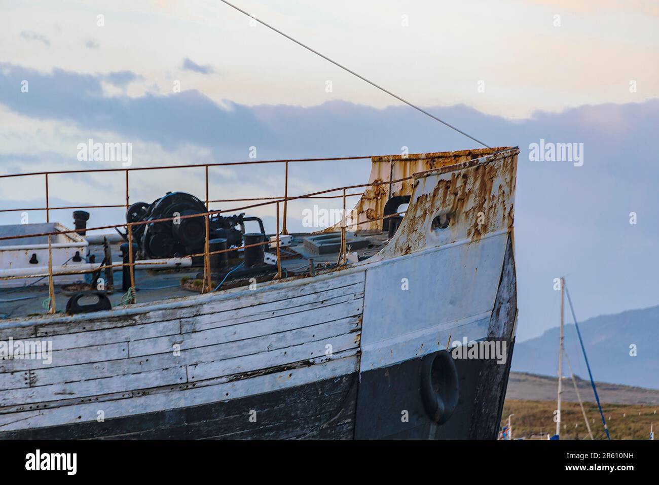Ship side view hi-res stock photography and images - Alamy