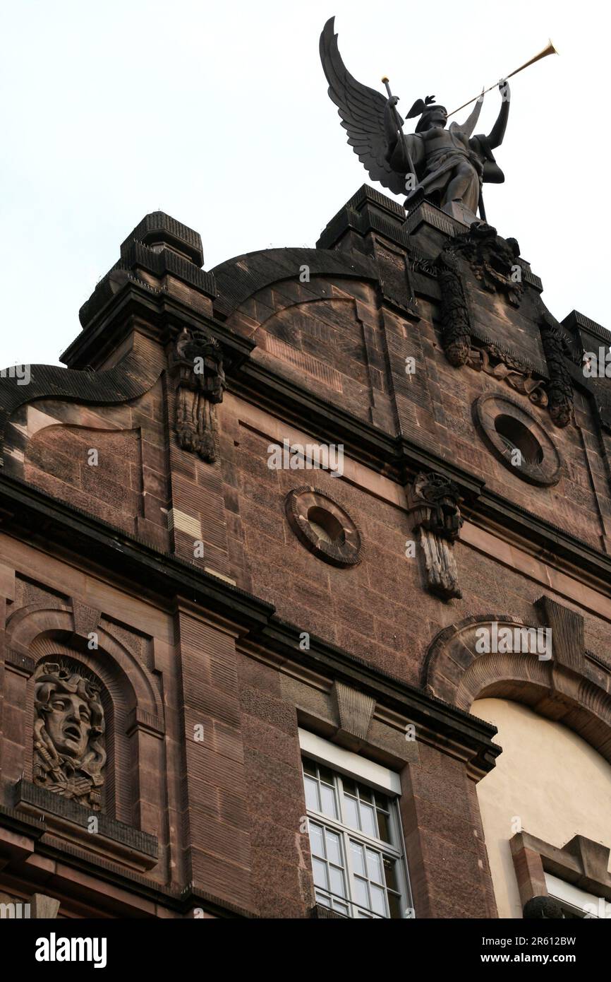 Winged statue hi-res stock photography and images - Alamy