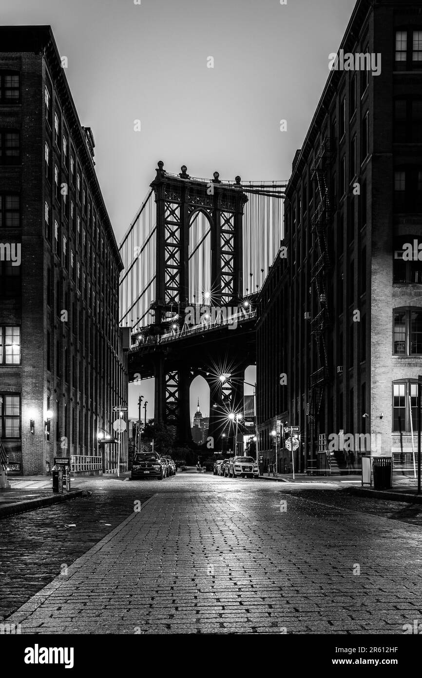 Manhattan Bridge from Washington Street in Dumbo Stock Photo - Alamy