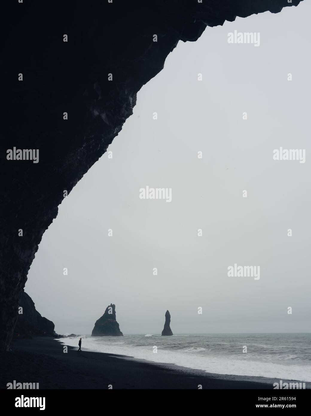 Dimly ocean waves hi-res stock photography and images - Alamy