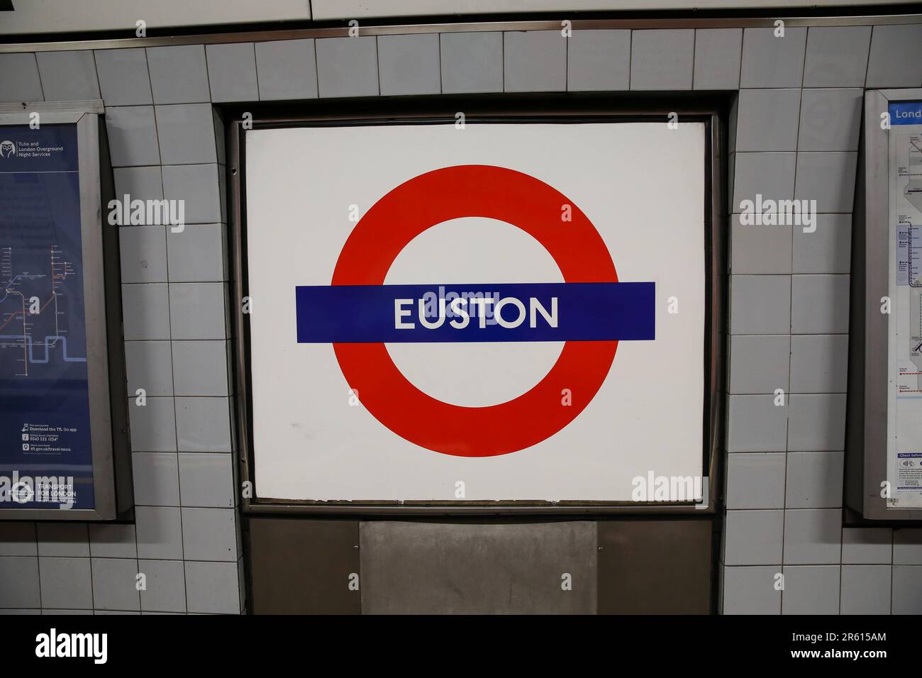 Euston underground station sign Stock Photo - Alamy