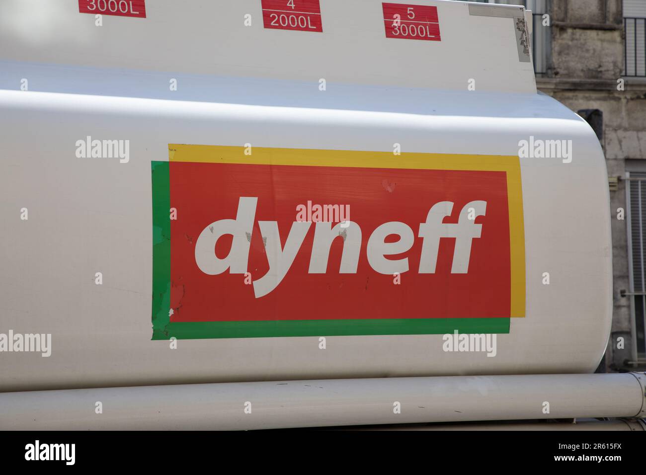 Dyneff Logo
