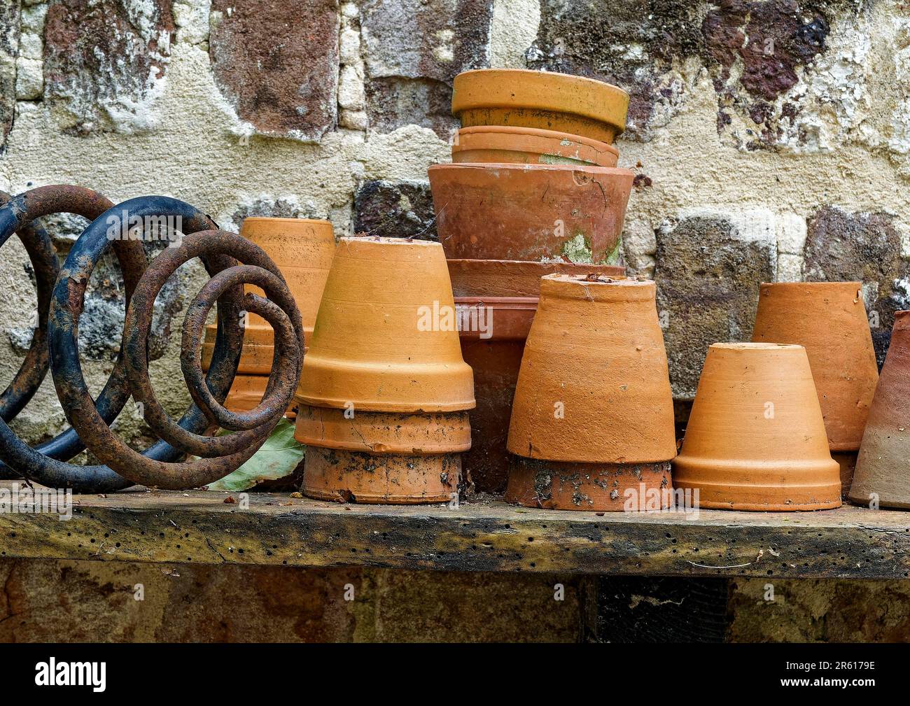 Old terracotta pots hi-res stock photography and images - Alamy