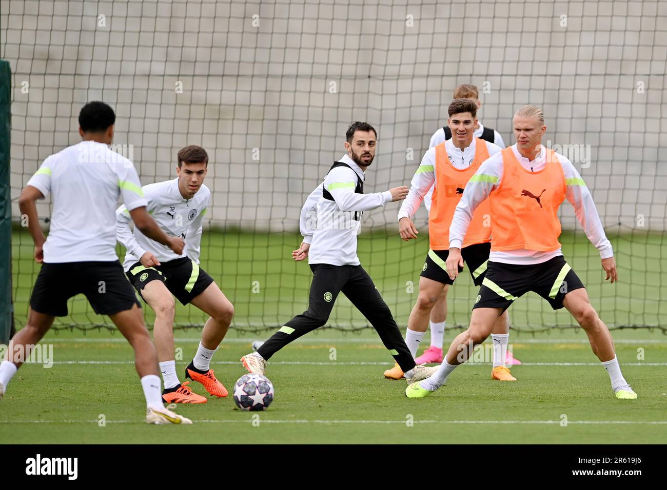 Football academy training hi-res stock photography and images - Alamy