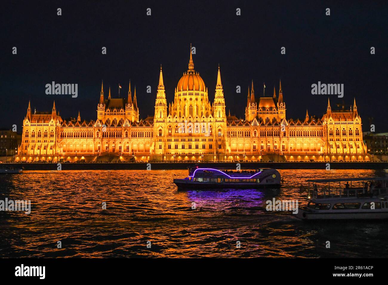 Budapest water hi-res stock photography and images - Alamy