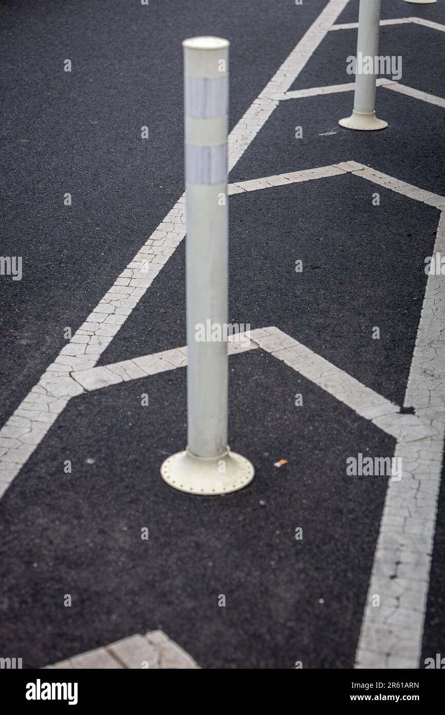 Roadway division hi-res stock photography and images - Alamy