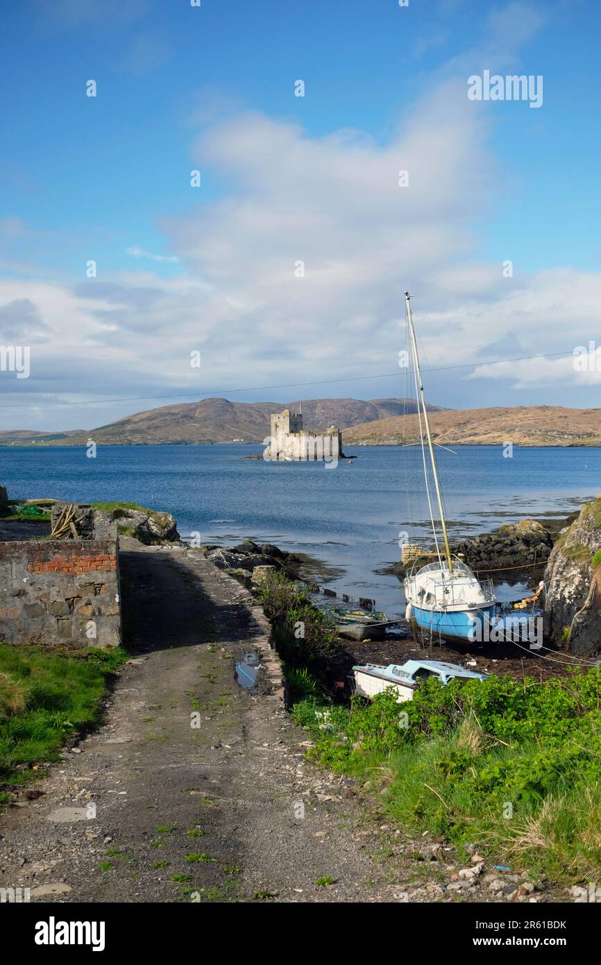 Scotland, Outer Hebrides, Isle of Barra, Castle Bay, Kisimul castle ...