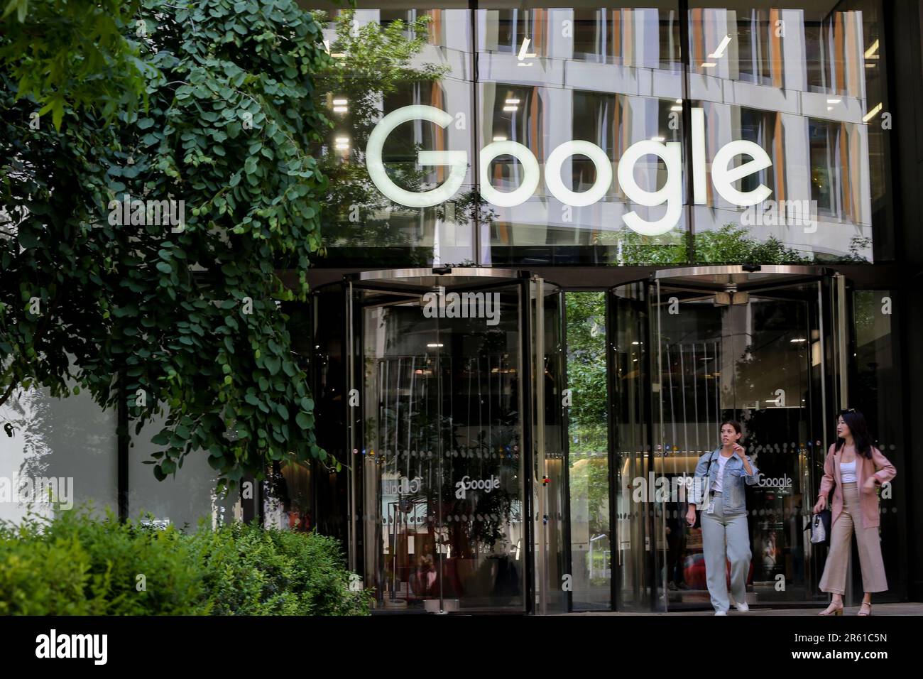 Exterior view google office hi-res stock photography and images - Alamy