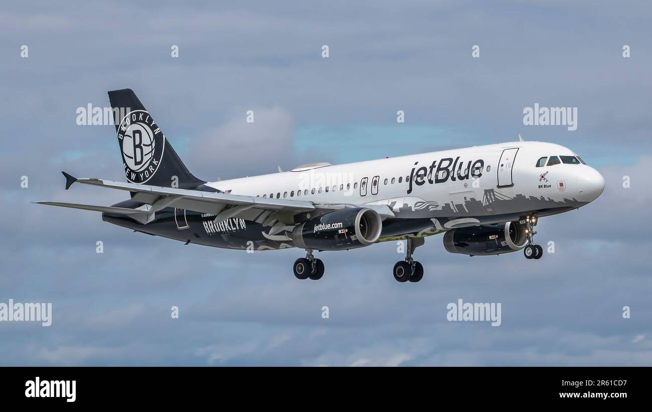 Jetblue airways airplane hi-res stock photography and images - Alamy