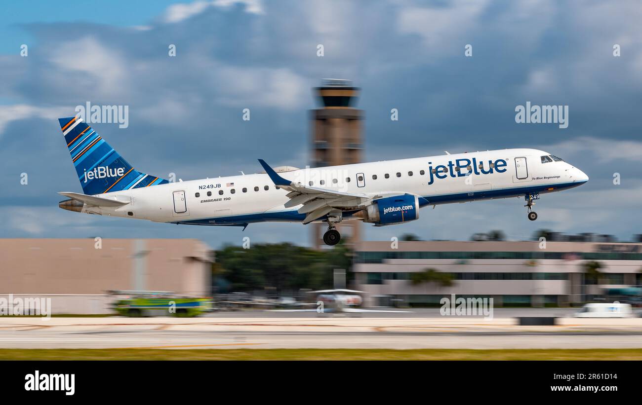 Jetblue landing hi-res stock photography and images - Alamy